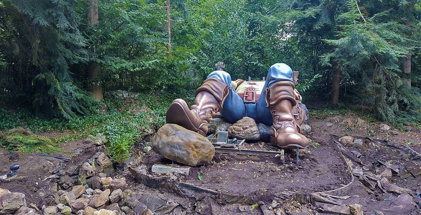 Onderhoud in het Sprookjesbos: Efteling onthoofdt Reus van Klein ... Onderhoud in het Sprookjesbos: Efteling onthoofdt Reus van Klein ...