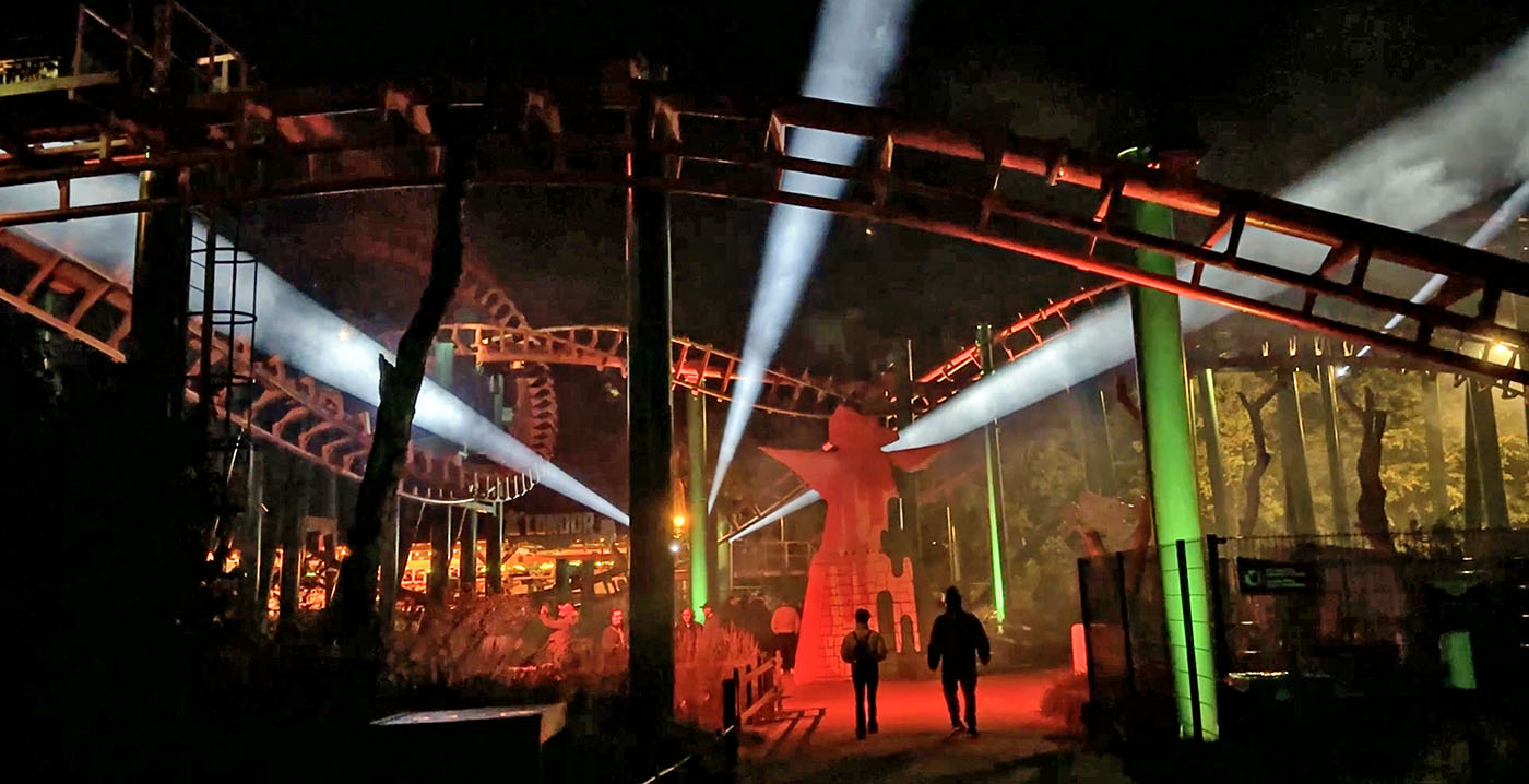Video: Walibi Holland installeert muzikale lichtshow bij achtbaan ...